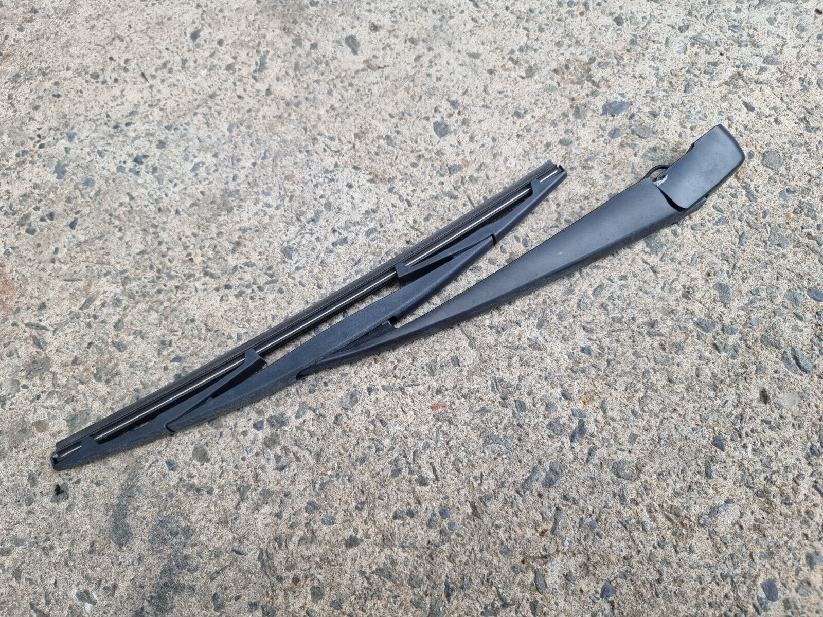 Genuine OEM Subaru XV GT 2017 -21 Windscreen Wiper Rear Hatch Tailgate ...