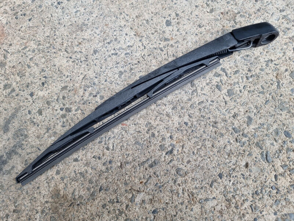 Genuine OEM Subaru XV GT 2017 -21 Windscreen Wiper Rear Hatch Tailgate ...