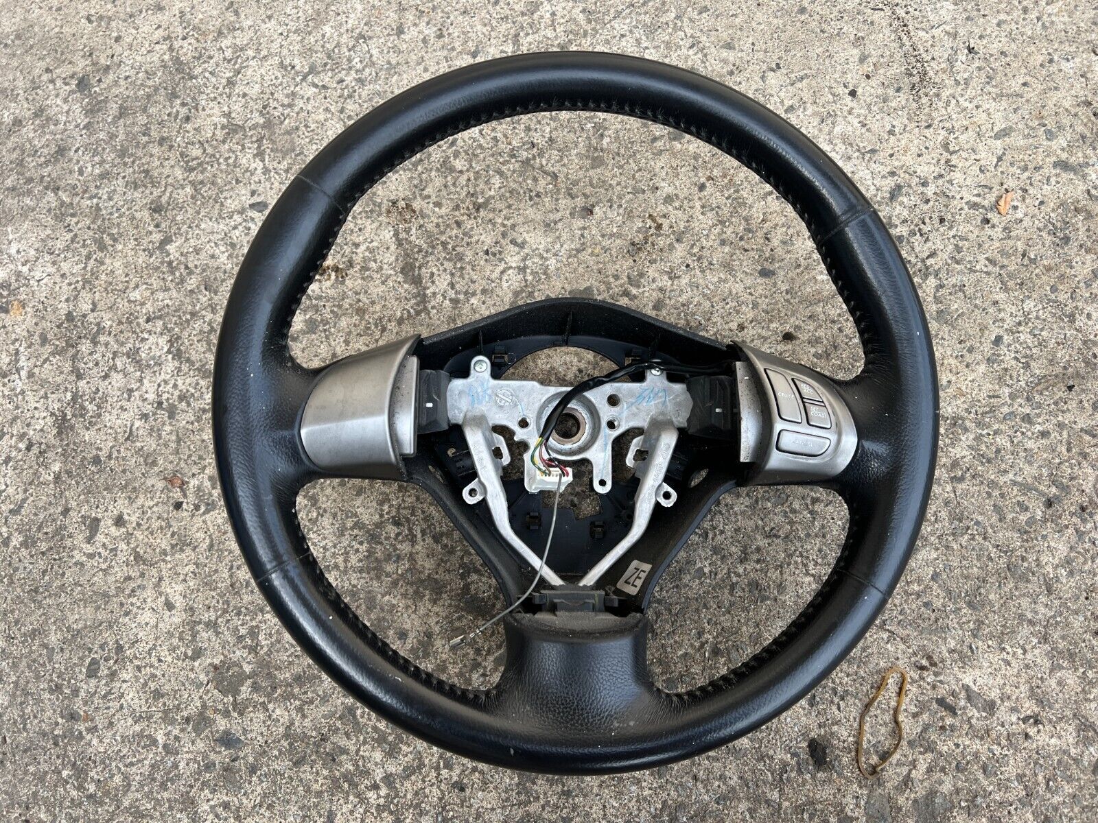 Subaru Liberty Outback 06 - 09 Factory Leather Steering Wheel Horn GEN ...